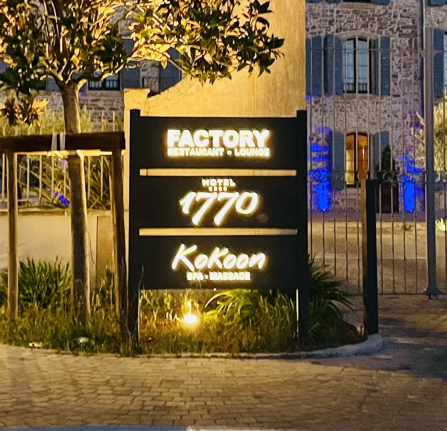 Panneaux Publicitaires en Extérieur | Premium Enseigne